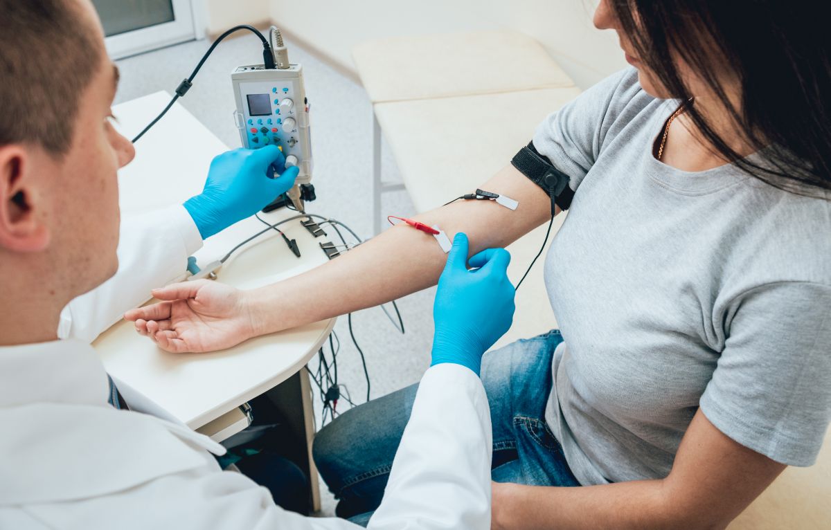 Na czym polega badanie EMG? Jakie są wskazania? | HelloZdrowie
