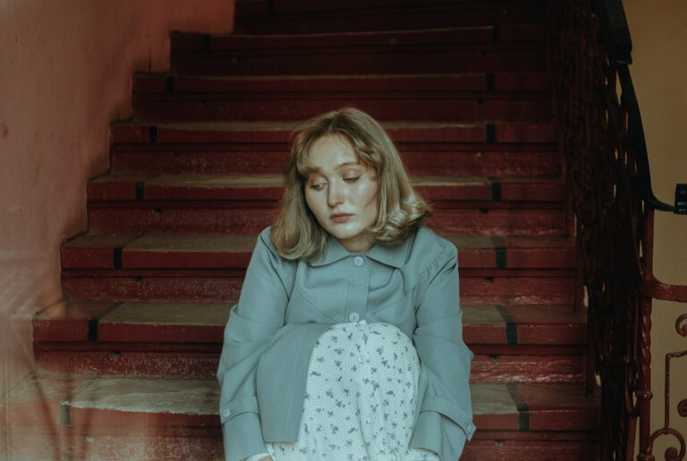 Kim jest mitoman? Czym jest patologiczne kłamstwo? - HelloZdrowie