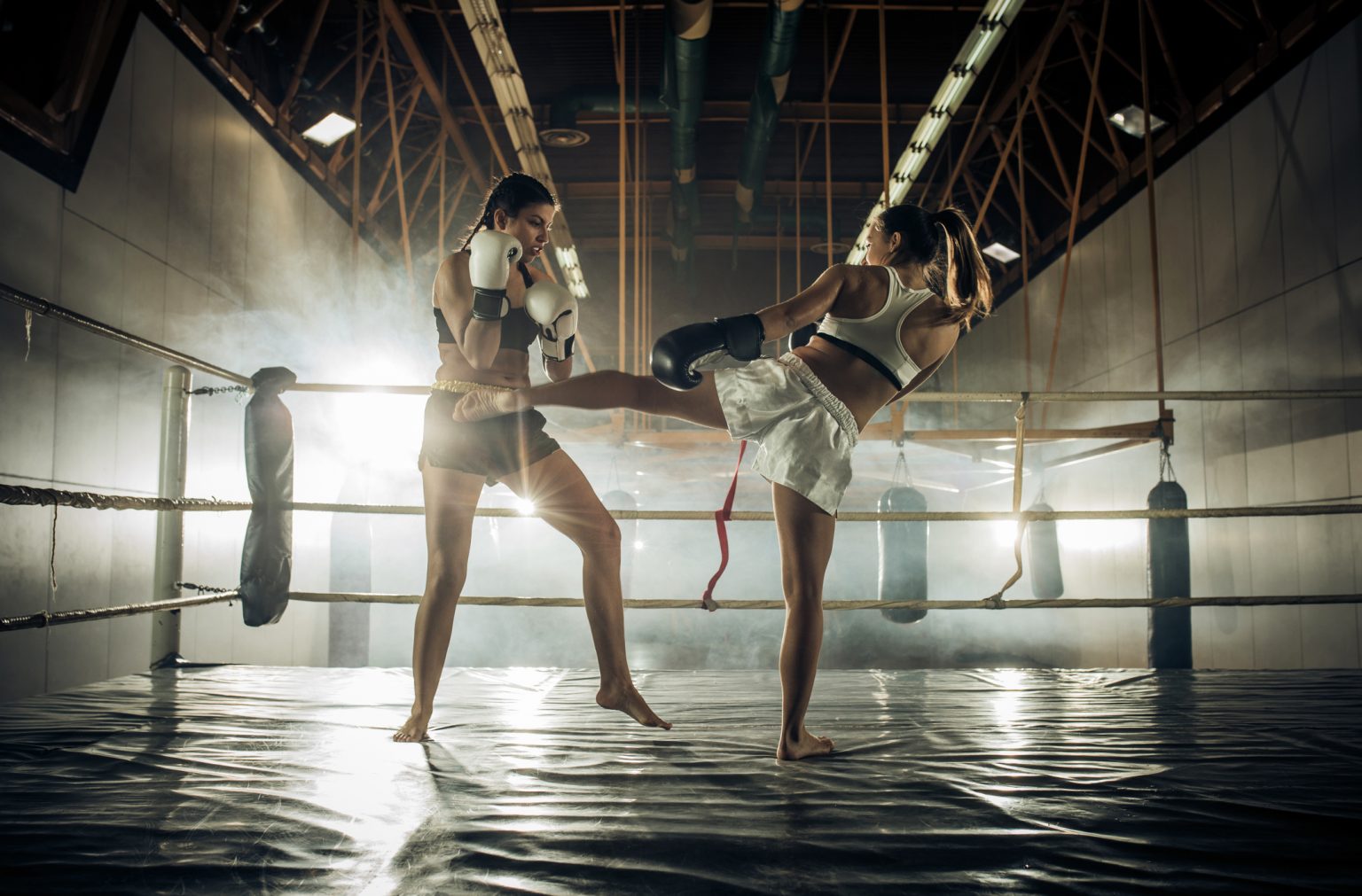 Trening muay thai, czyli tajski boks. Jak wygląda i dla kogo jest?