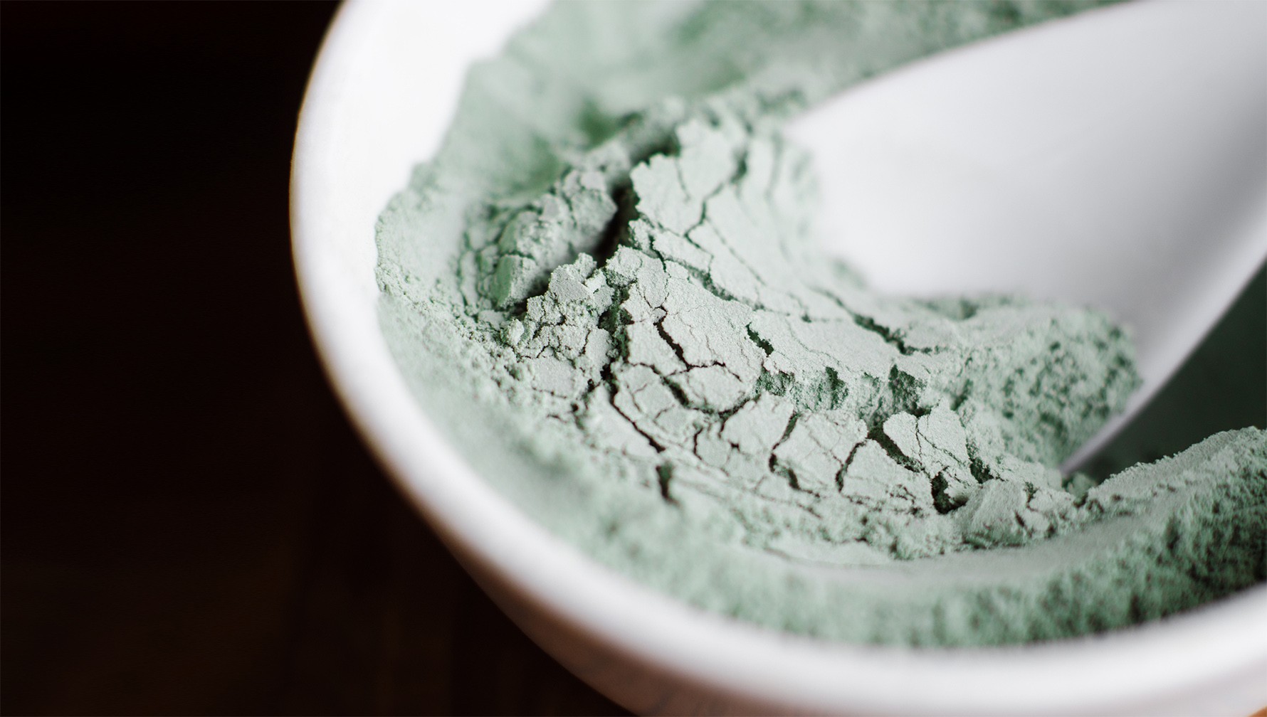 Glinka zielona - właściwości. Jak zrobić maseczkę z glinki? | HelloZdrowie