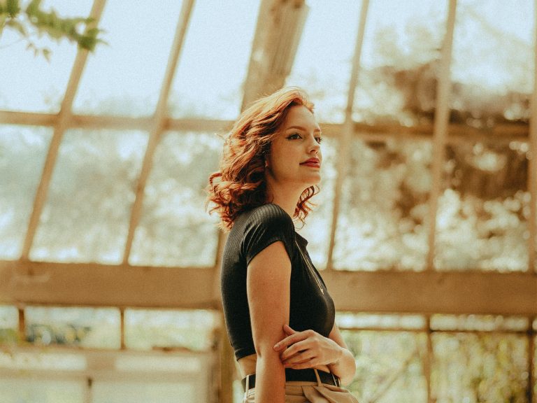 Taping twarzy -wskazania, przebieg zabiegu, efekty. Wykonanie w domu i ...