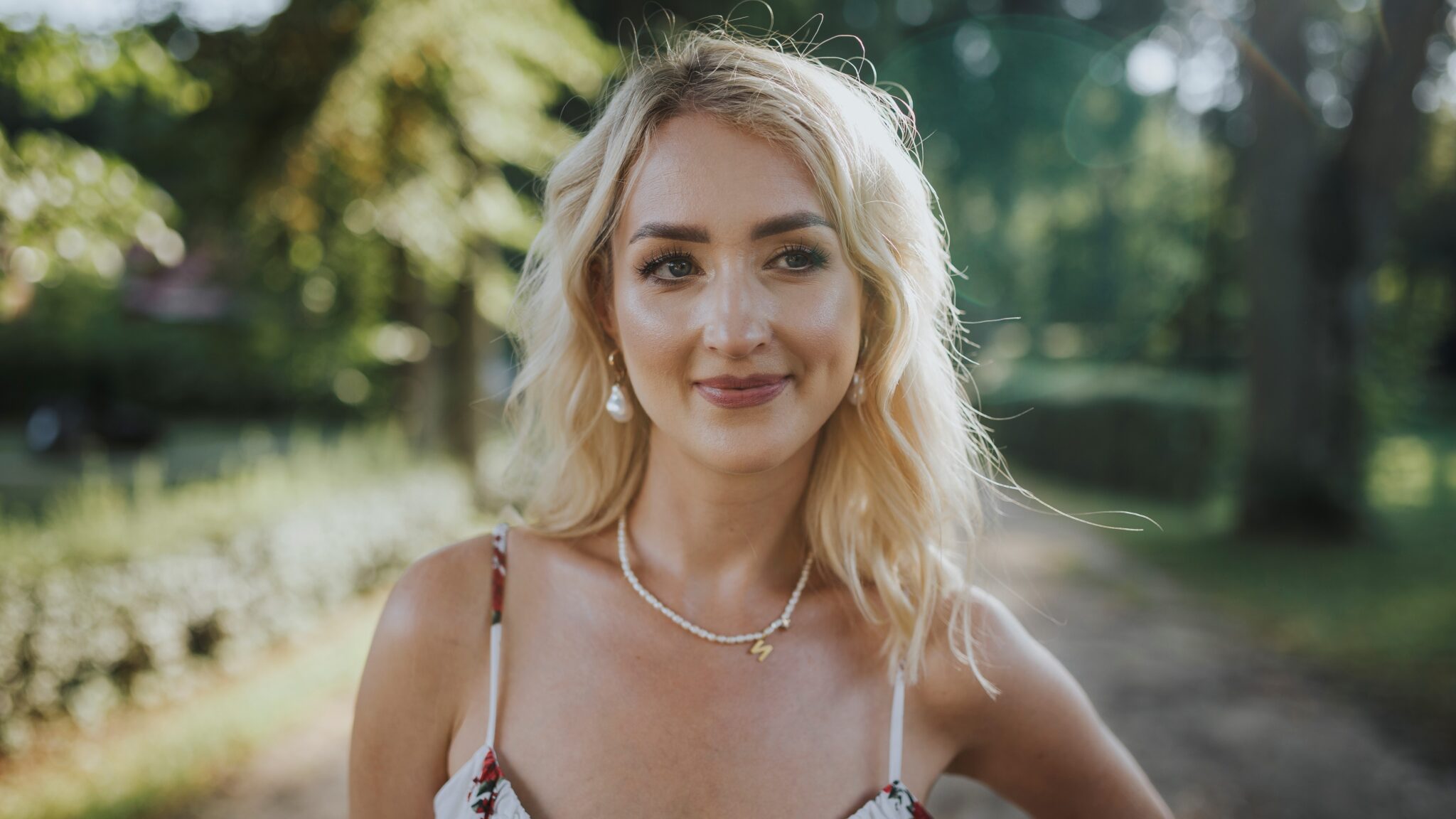 Gęsia stopka – co to jest, jak długo boli, jak wyleczyć stan zapalny ...